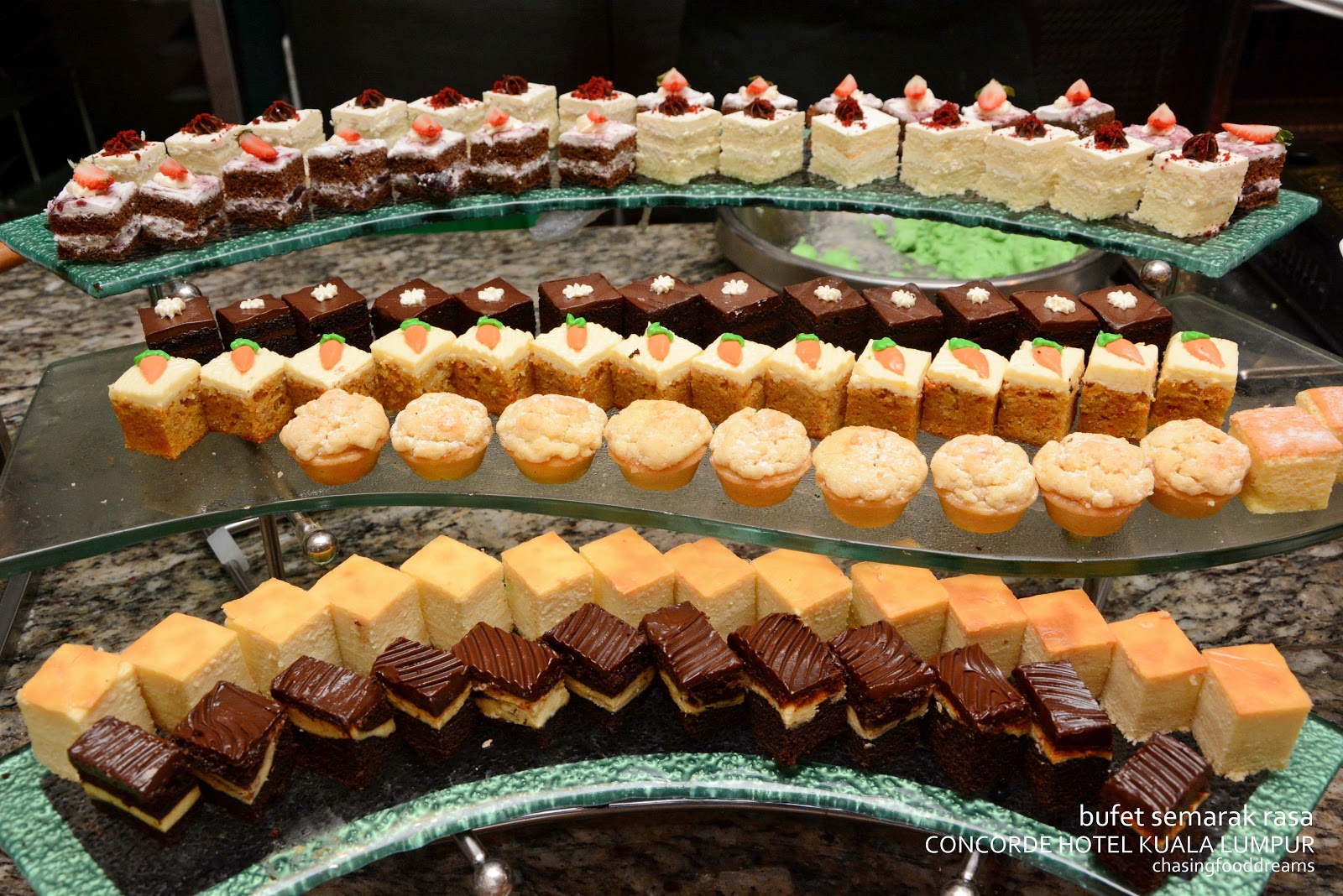 CHASING FOOD DREAMS: Melting Pot Café Buka Puasa Buffet @ Concorde ...
