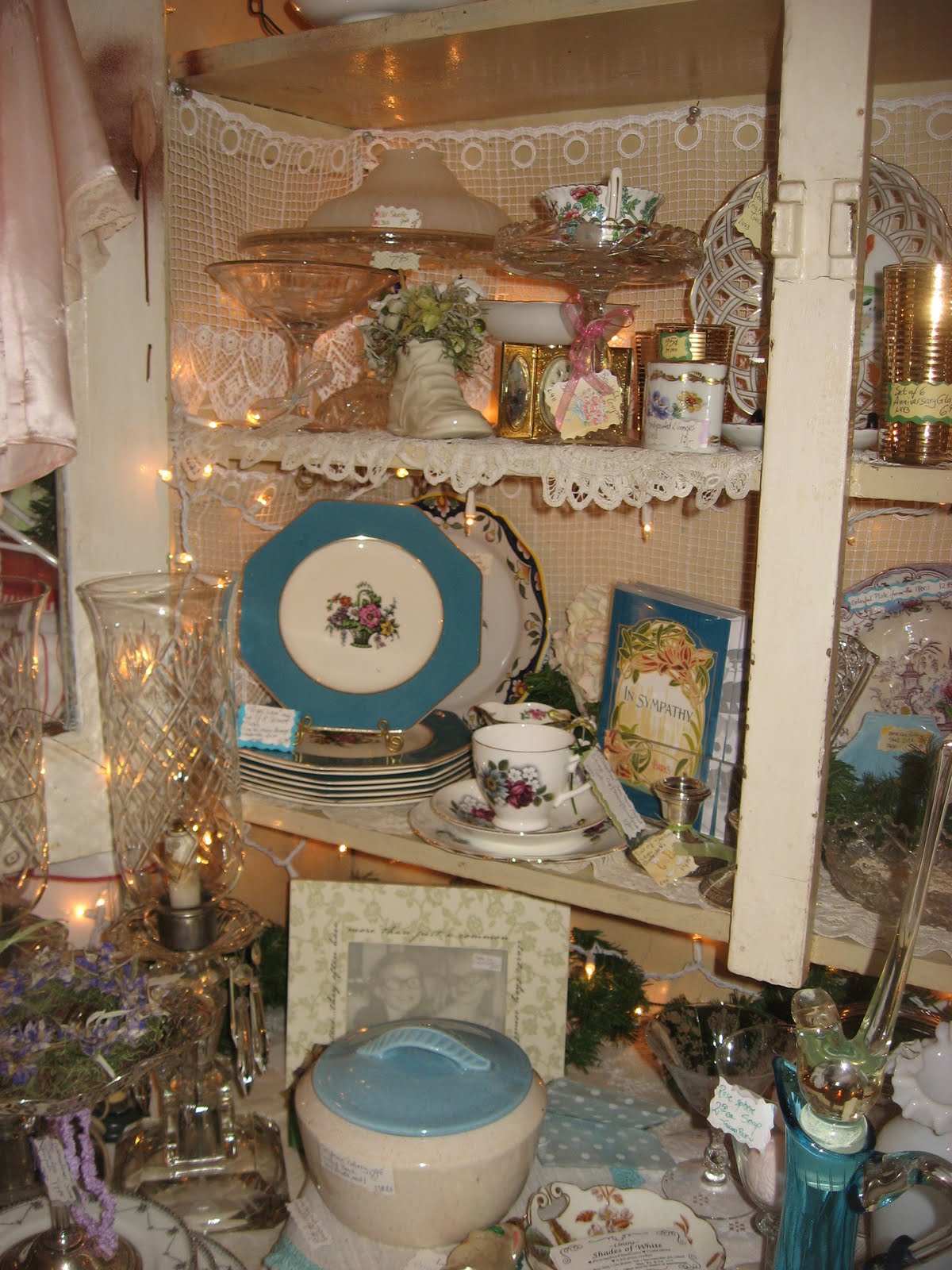 All Things Victorian: Things That I Love...Antiques & Gift Shops