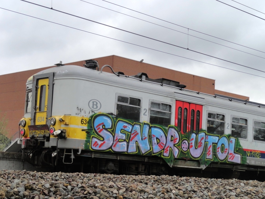 COLLAGE Art on Train