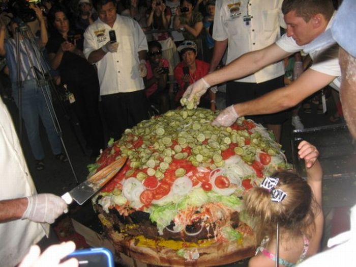 Pix Grove: World's Largest Burger