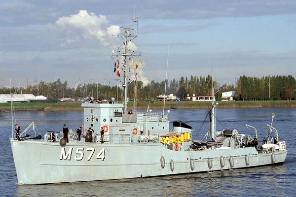 G.GYSSELS SHIPCOLLECTION: HDMS GRONSUND M 574 ex MSC 256 ex AMS 256