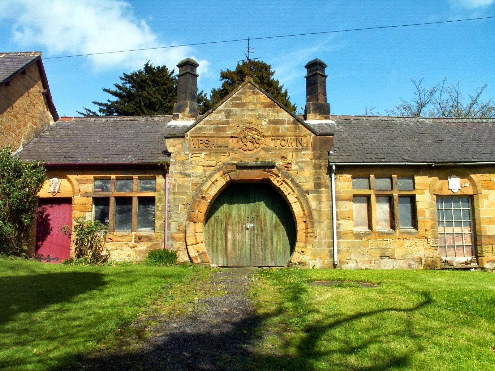 Roy's blog: SOME UNUSUAL 'PRACTICAL' BUILDINGS