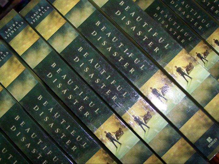 Read. wRite. Ramble.: Beautiful Disaster is a Beautiful Must Read!