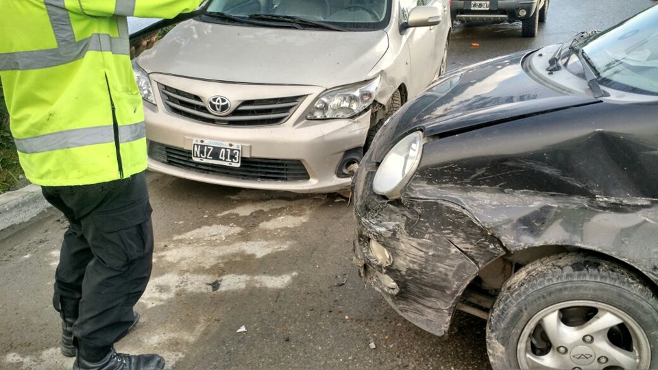 Choque a vehiculo estacionado | Cronicas Fueguinas