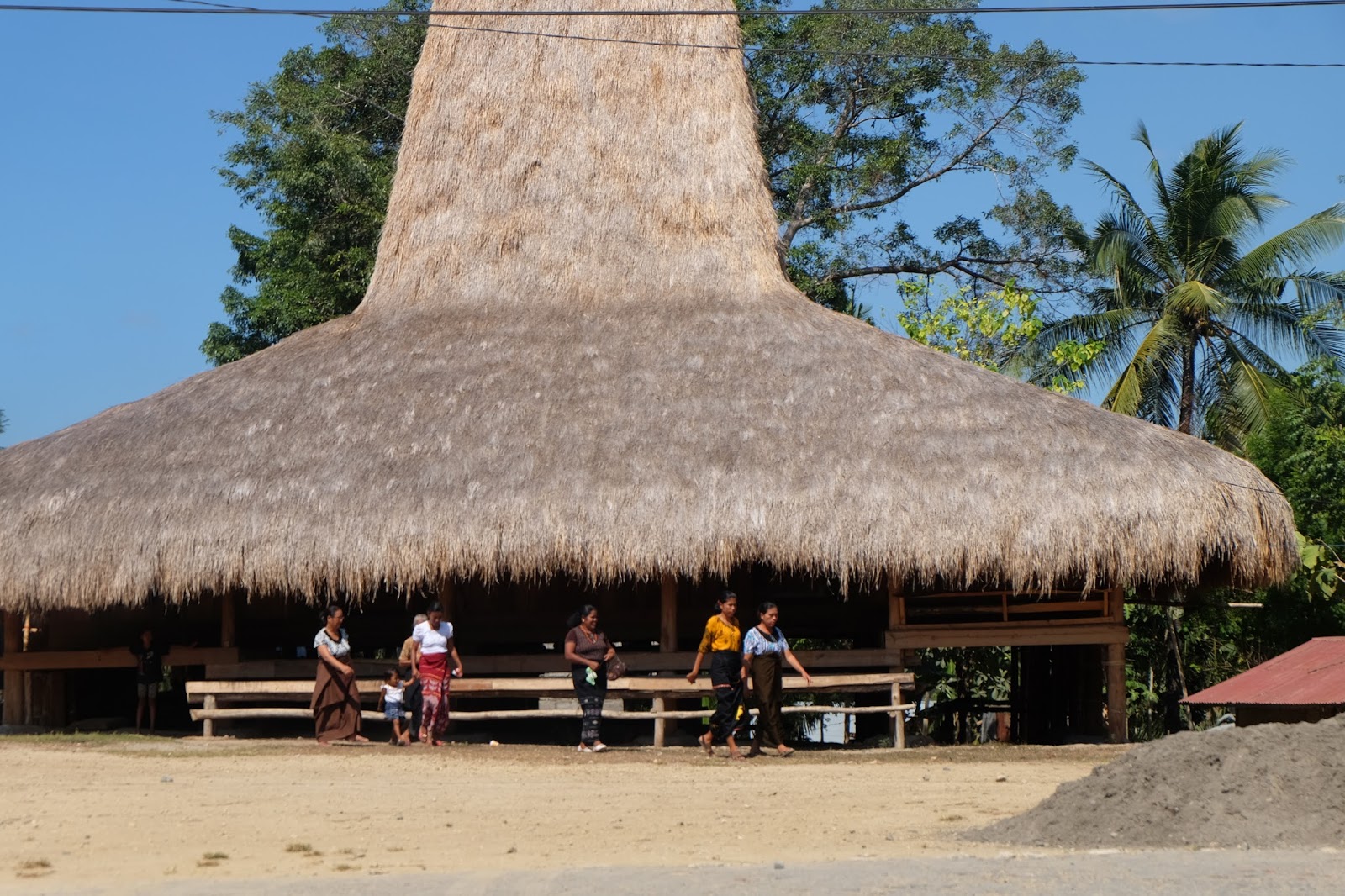 Trip to Sumba (Day 4) : Kampung Adat Raja Prailiu dan Puru Kambera