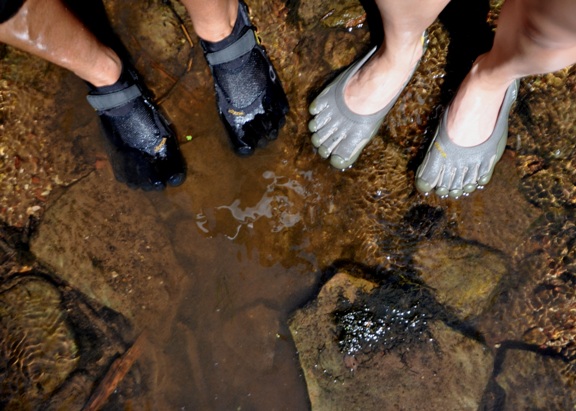DrKehres.com health blog: (Almost) Barefoot Hiking in Vibram FiveFingers