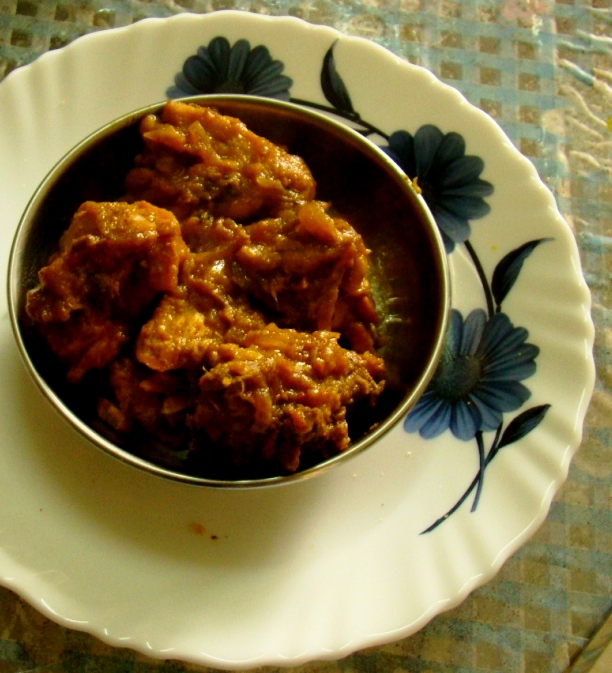 Delicious Recipes 4m Pranati's Kitchen: CHICKEN SUKHA (South Indian style)