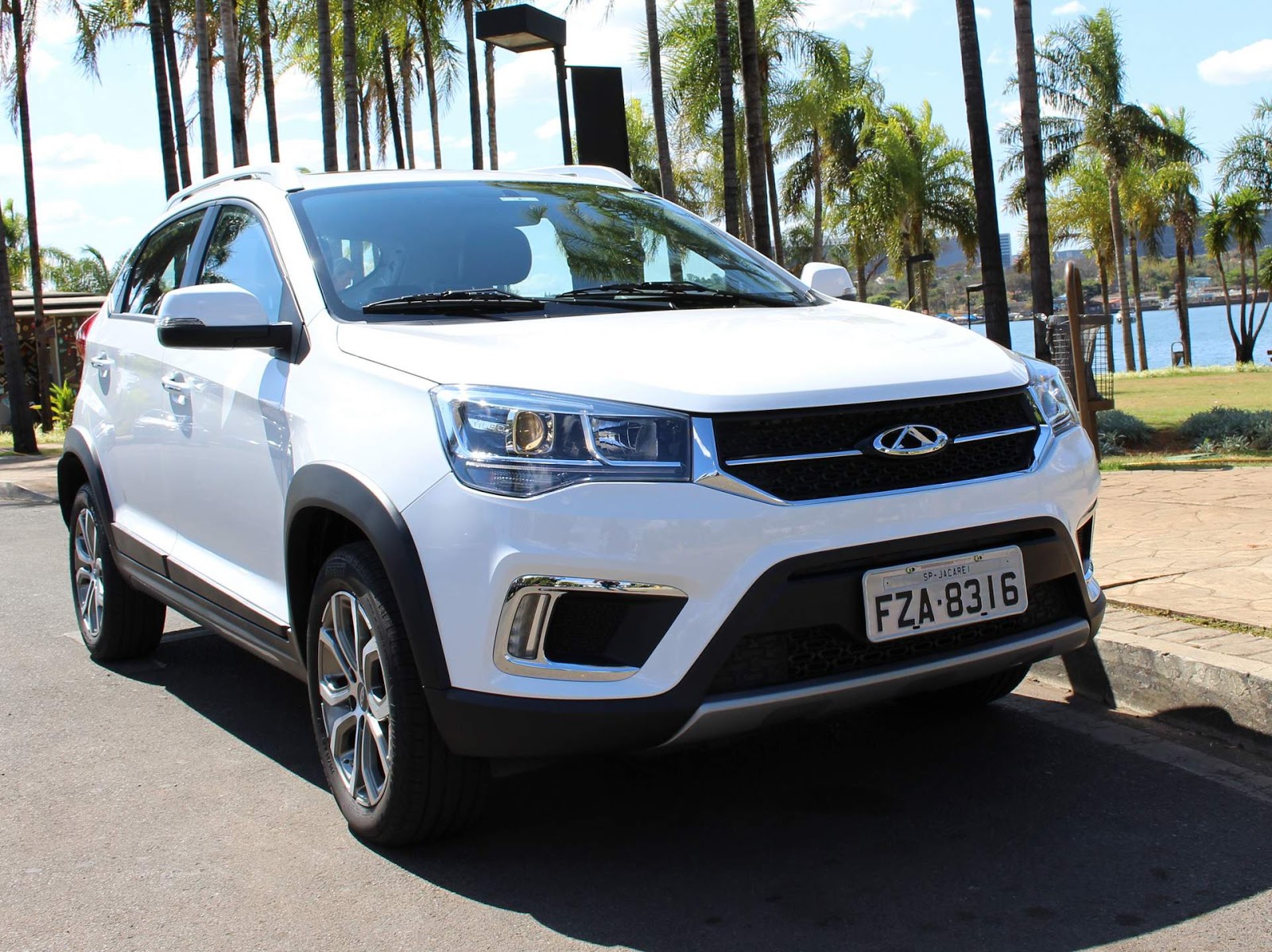 CAOA Chery Tiggo 2 Automático - impressões ao dirigir