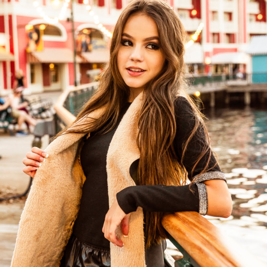 Bela Fernandes Wallpapers