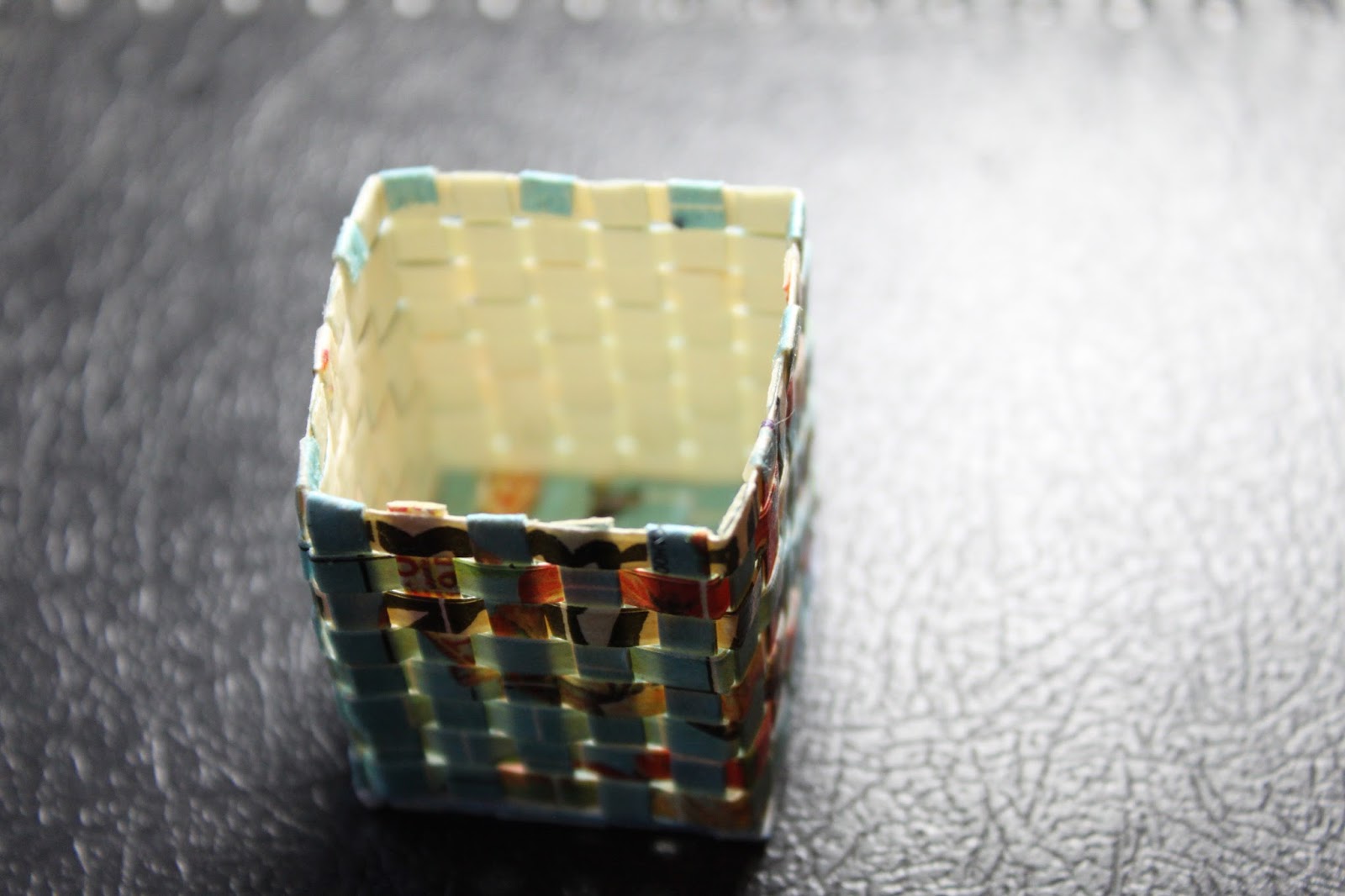 Myrtle Manor Miniatures: Woven Box Tutorial