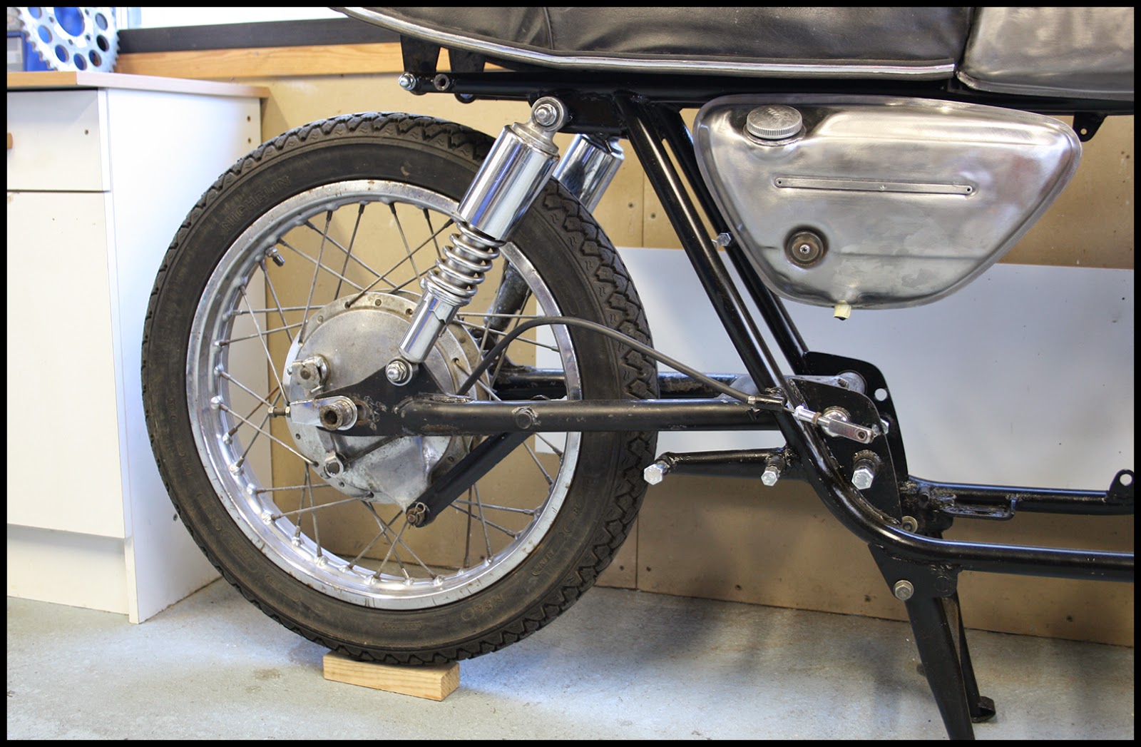 Marko's Workshop: T500 swingarm swap - Suzuki T250J