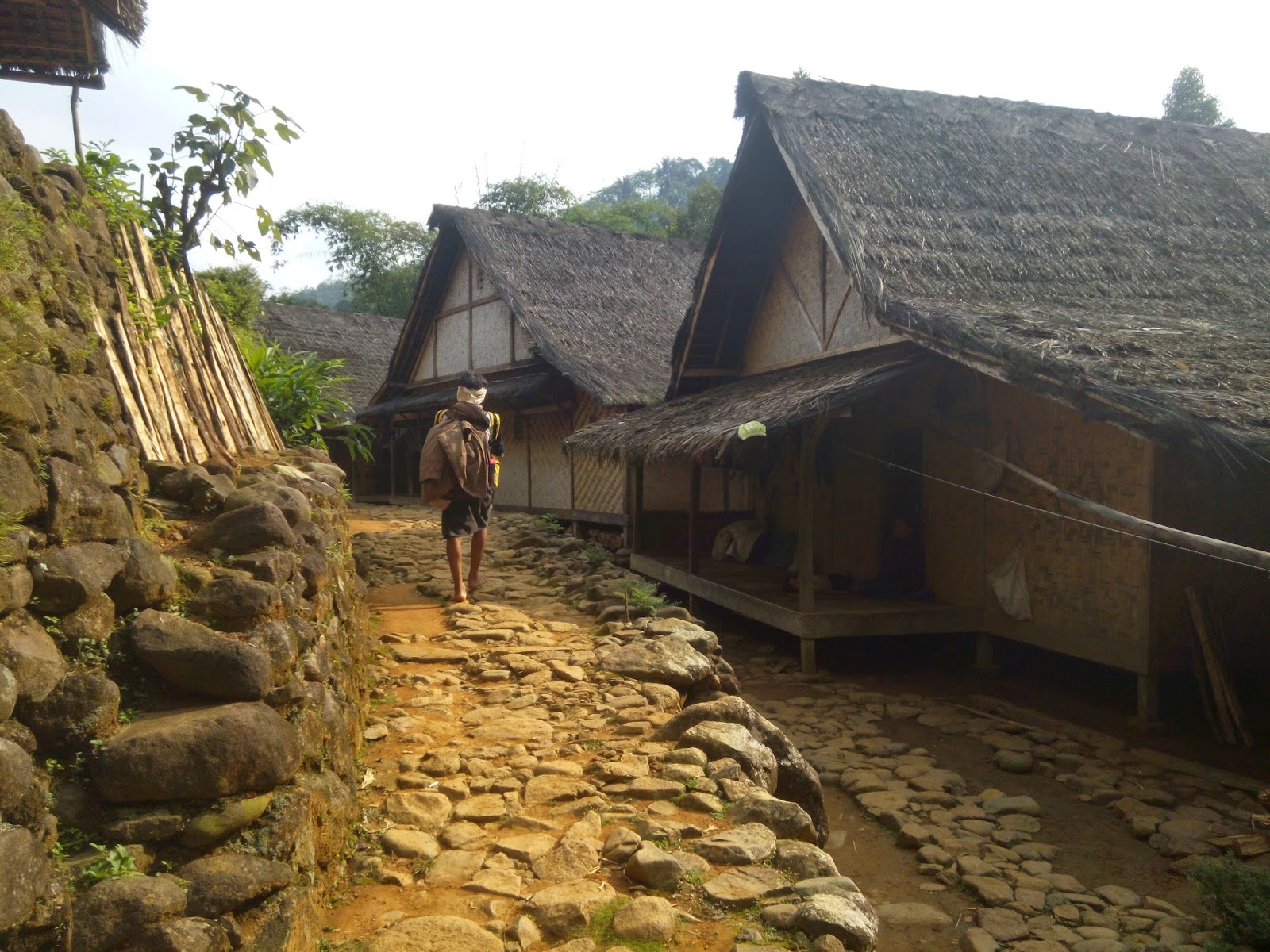 Mengunjungi suku Baduy Luar & Dalam - Life is a one time offer, use it well