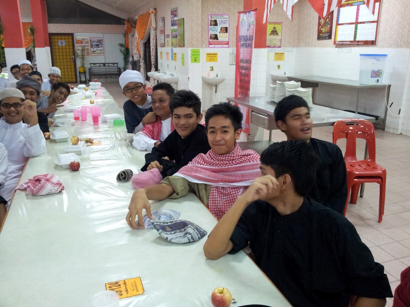 Blog Pengetua SMT Jasin: Suasana Meriah Majlis Makan Malam Asrama ...