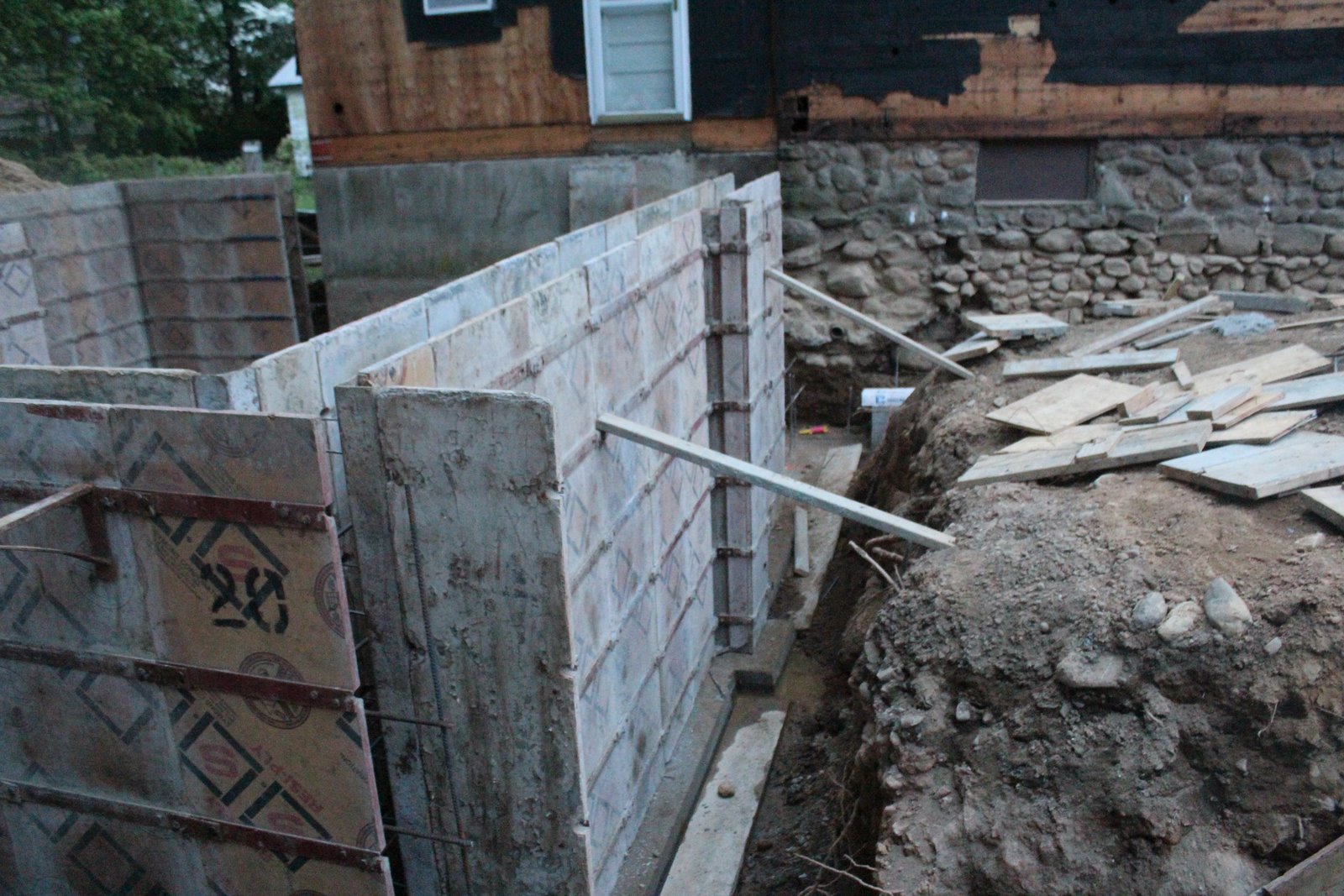 The House that Fergal and Liz Built: Week Four - Footings, Foundation ...