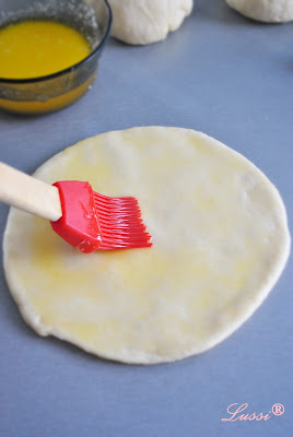 Lussi`s World of Artcraft: Разхвърляна пита / Messy bread