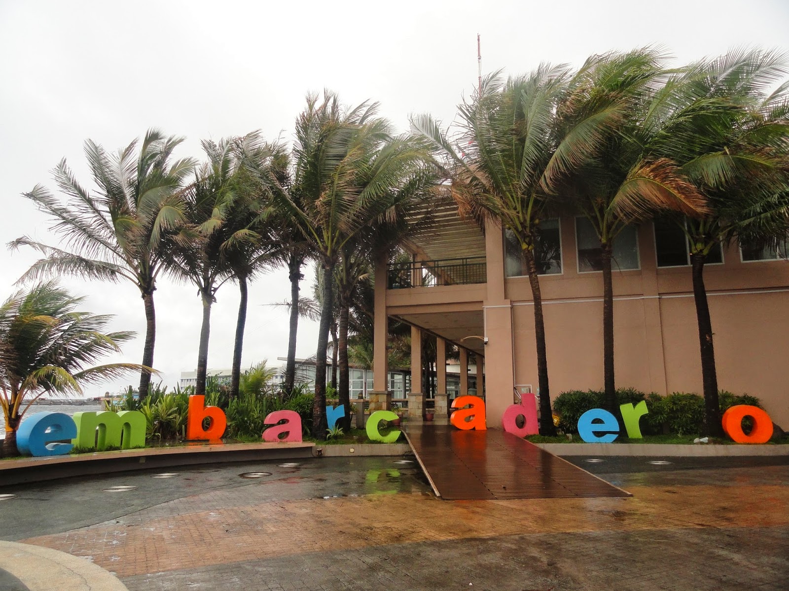 Jerome Doe: Sidetrip: From Cagsawa Ruins to Daraga Church to ...