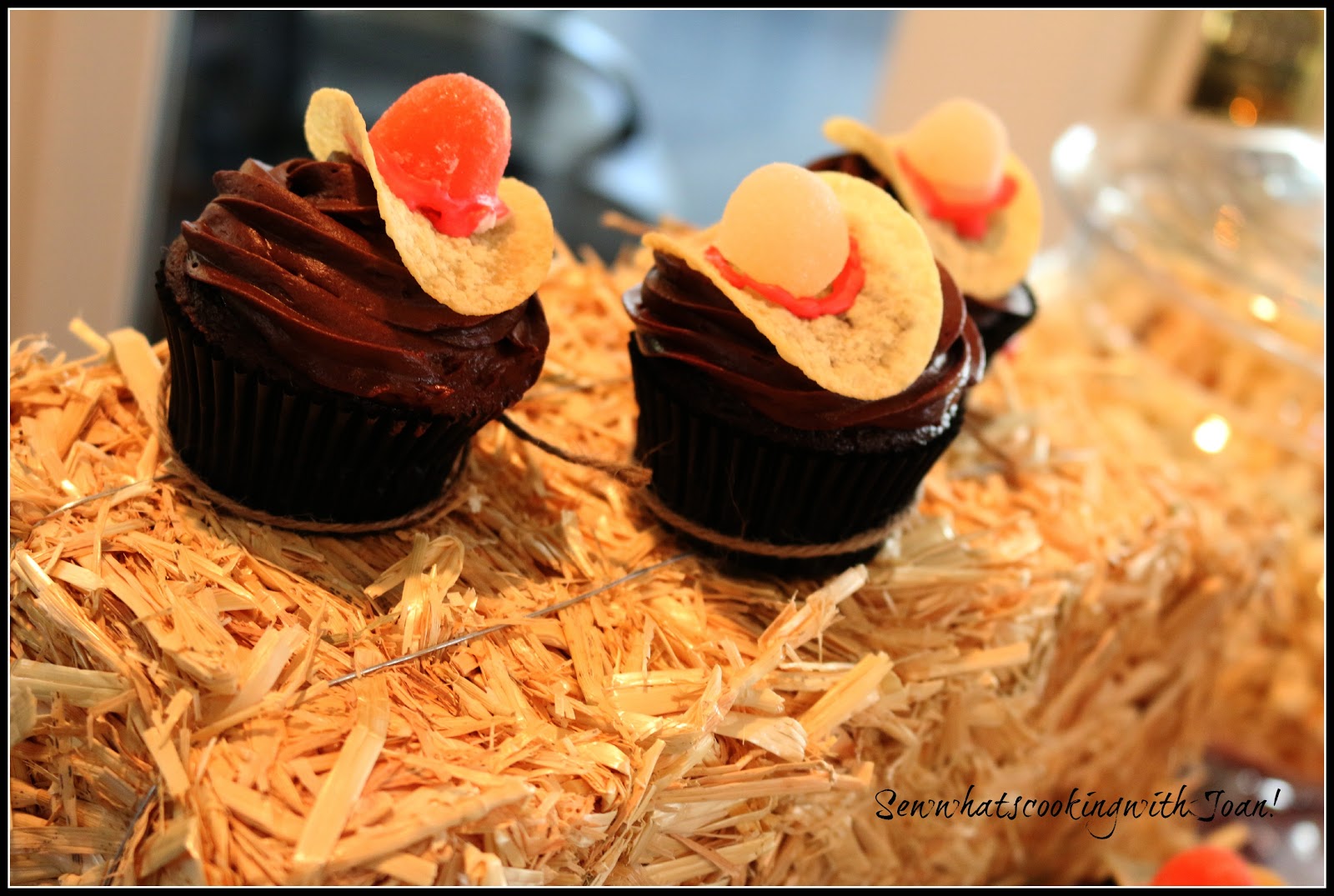 Sew what's cooking with Joan!: Cowboy cupcakes! How to make!