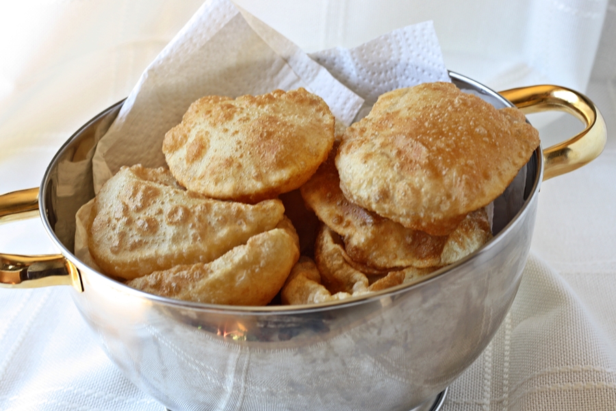 Versatile Vegetarian Kitchen: Poori / Deep fried, puffed bread