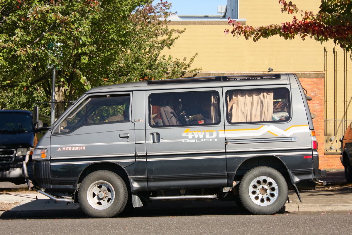 OLD PARKED CARS.: 1992 Mitsubishi Delica Turbo Diesel Star Wagon.