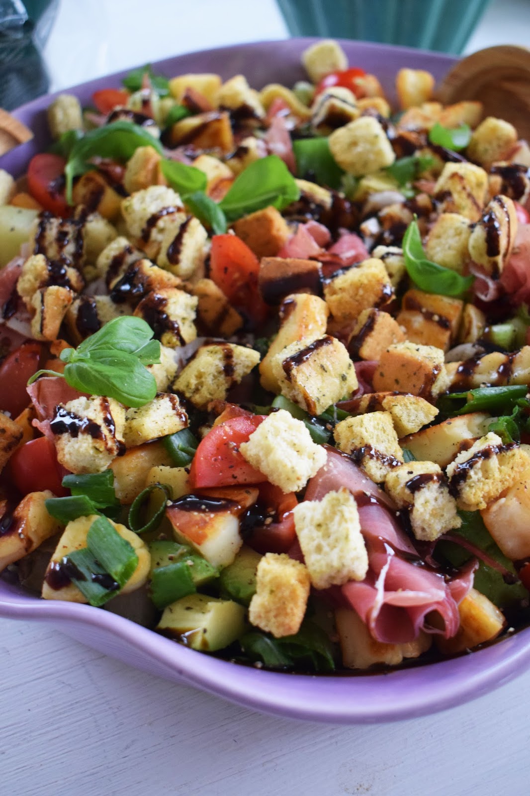 Smaskelismaskens: Matig sallad med parmaskinka, halloumi och pestodressing