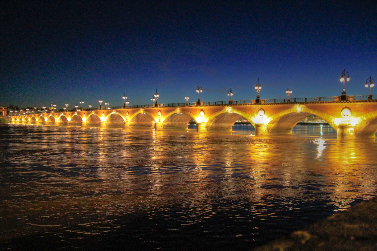 Bordeaux et ses environs: Le pont de pierre
