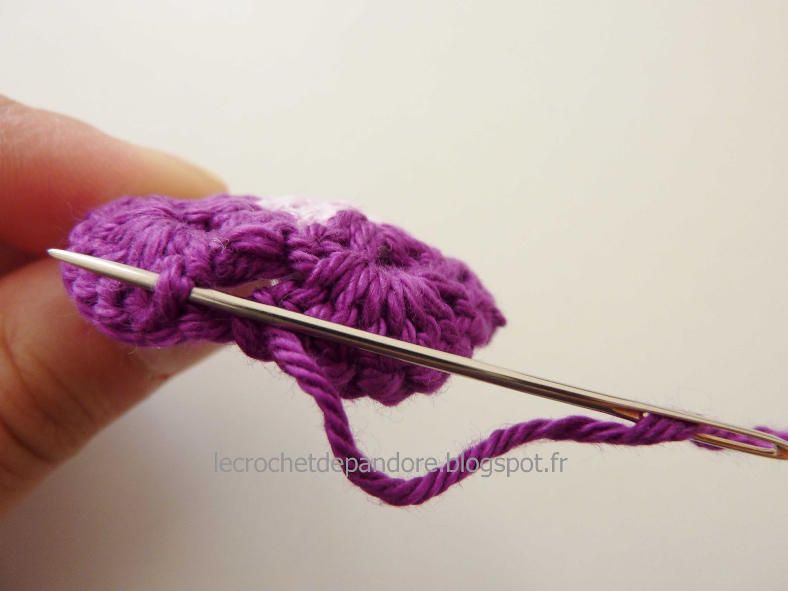 le Crochet de Pandore: Tuto finition invisible : arrêter le fil