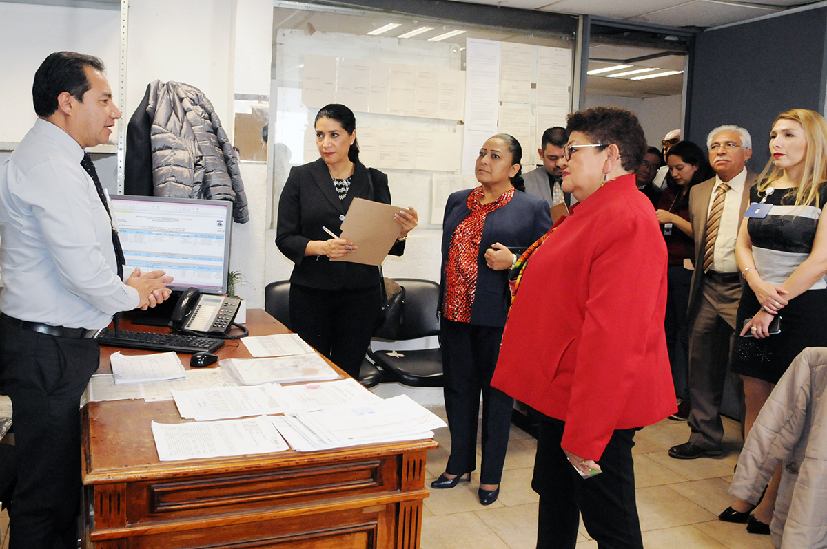 Informativo anáhuac: Procuradora, Ernestina Godoy, acude a la Fiscalía ...