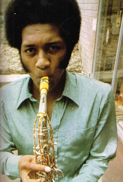 JOSE VELASQUEZ aime le saxo.