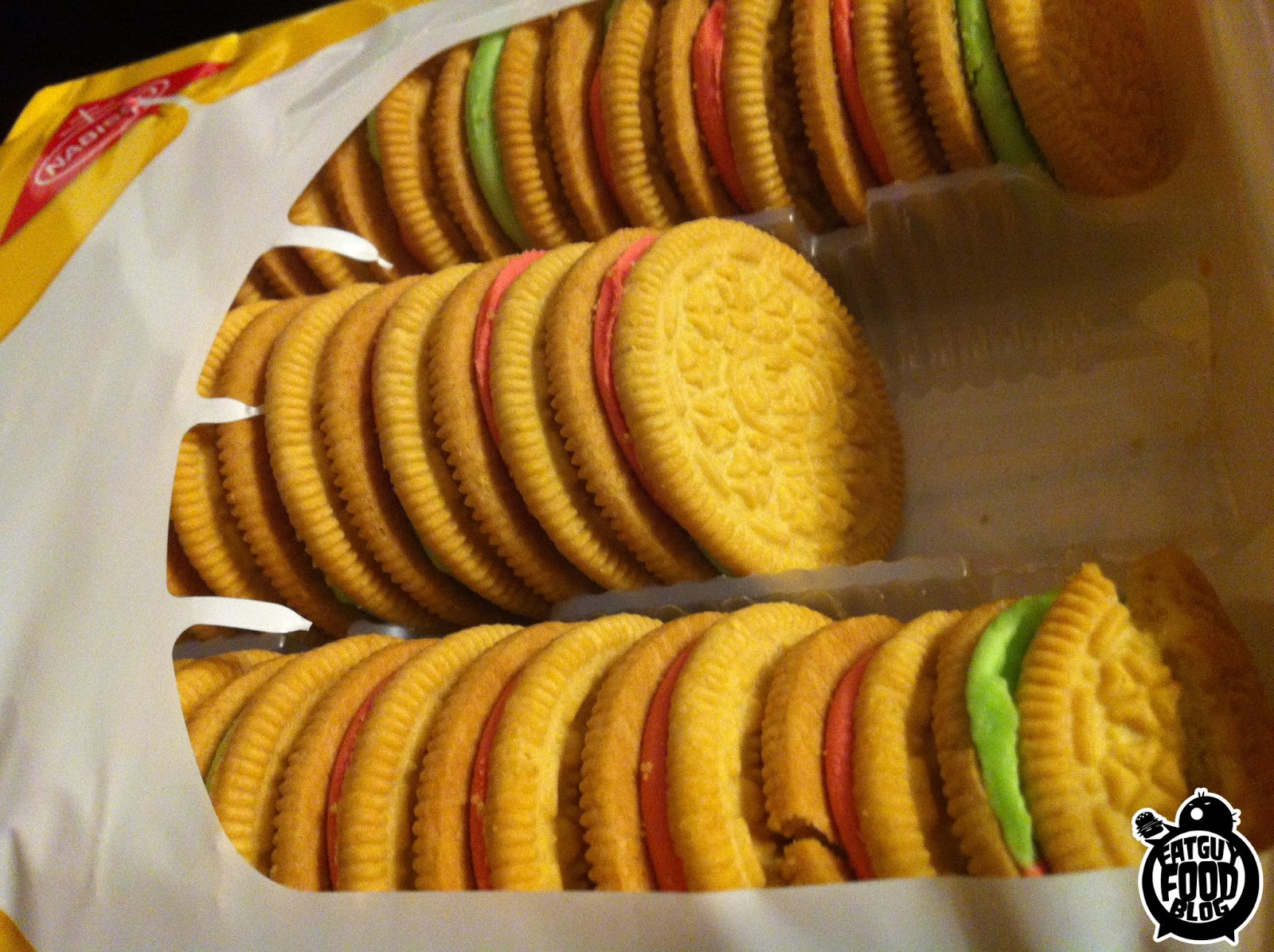 FATGUYFOODBLOG: Watermelon Oreo cookies!