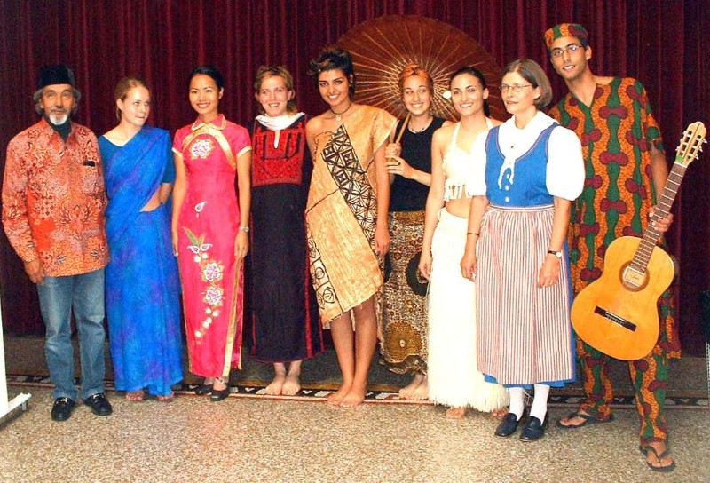 Baha'i Faith - an introduction: The Baha’i Faith – in the World Community