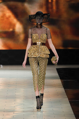 Fashionista Smile: Alexander McQueen: Queen Bee Summer 2013