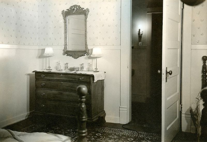 Living in the Thirties: 12 Amazing Found Photos Depict What House ...
