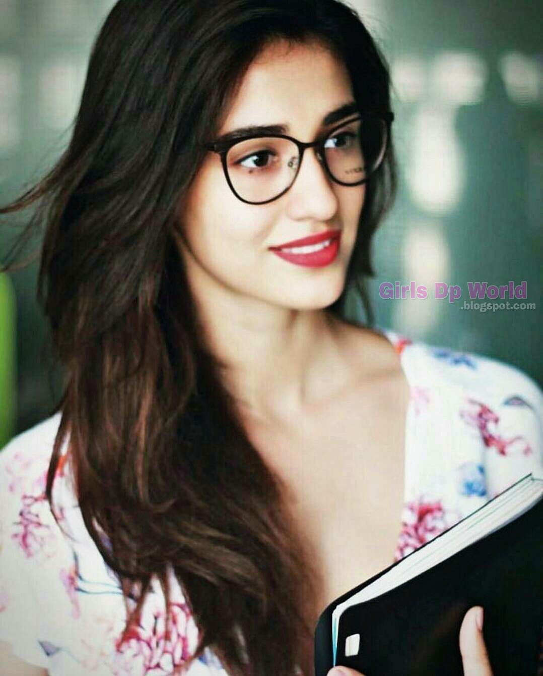 Disha Patani Cute Dp Images | Disha Patani Stunning Photos