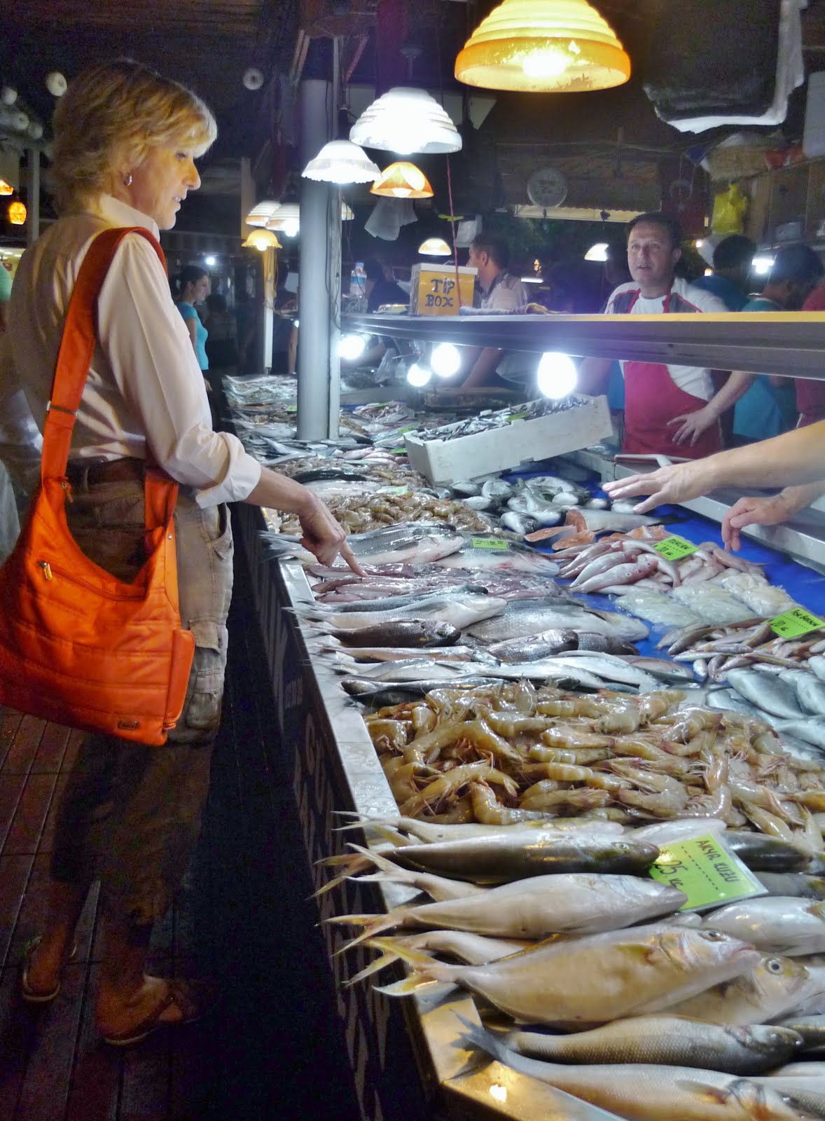 MES TÊTES DE TURC...: Les belles soirées au marché de poisson