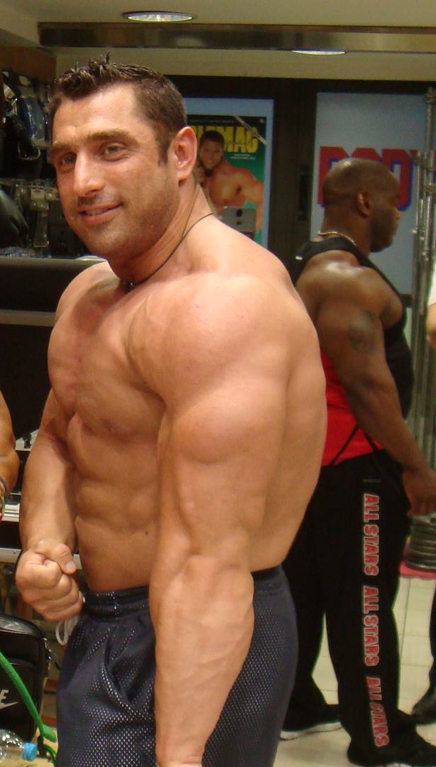 Muscle Lover: Greek bodybuilder Thanasis Attilakos