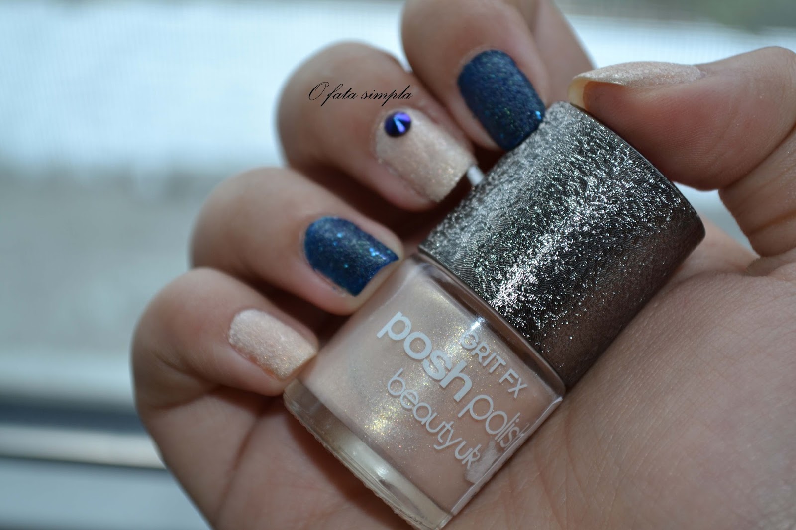 O fata simpla: Textured Nail Polishes