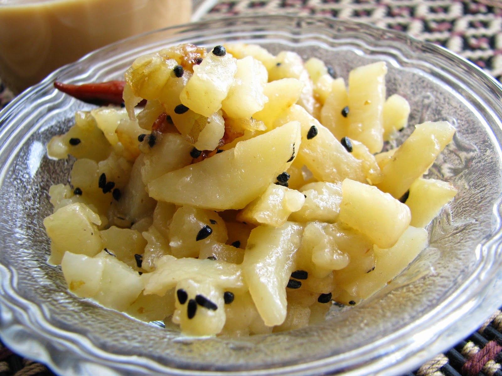 Kitchene Kichukhonn : Soru Chakli Pithe with Sada Aloor Chorchori ...