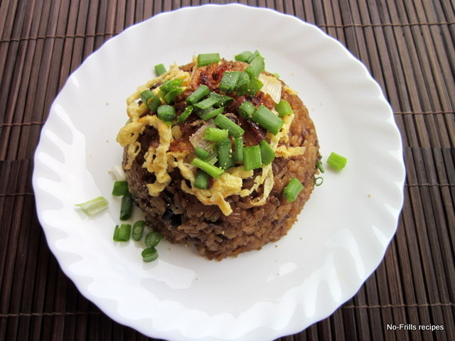 Steamed savoury glutinous rice ~ 'Loh Mai Fan'