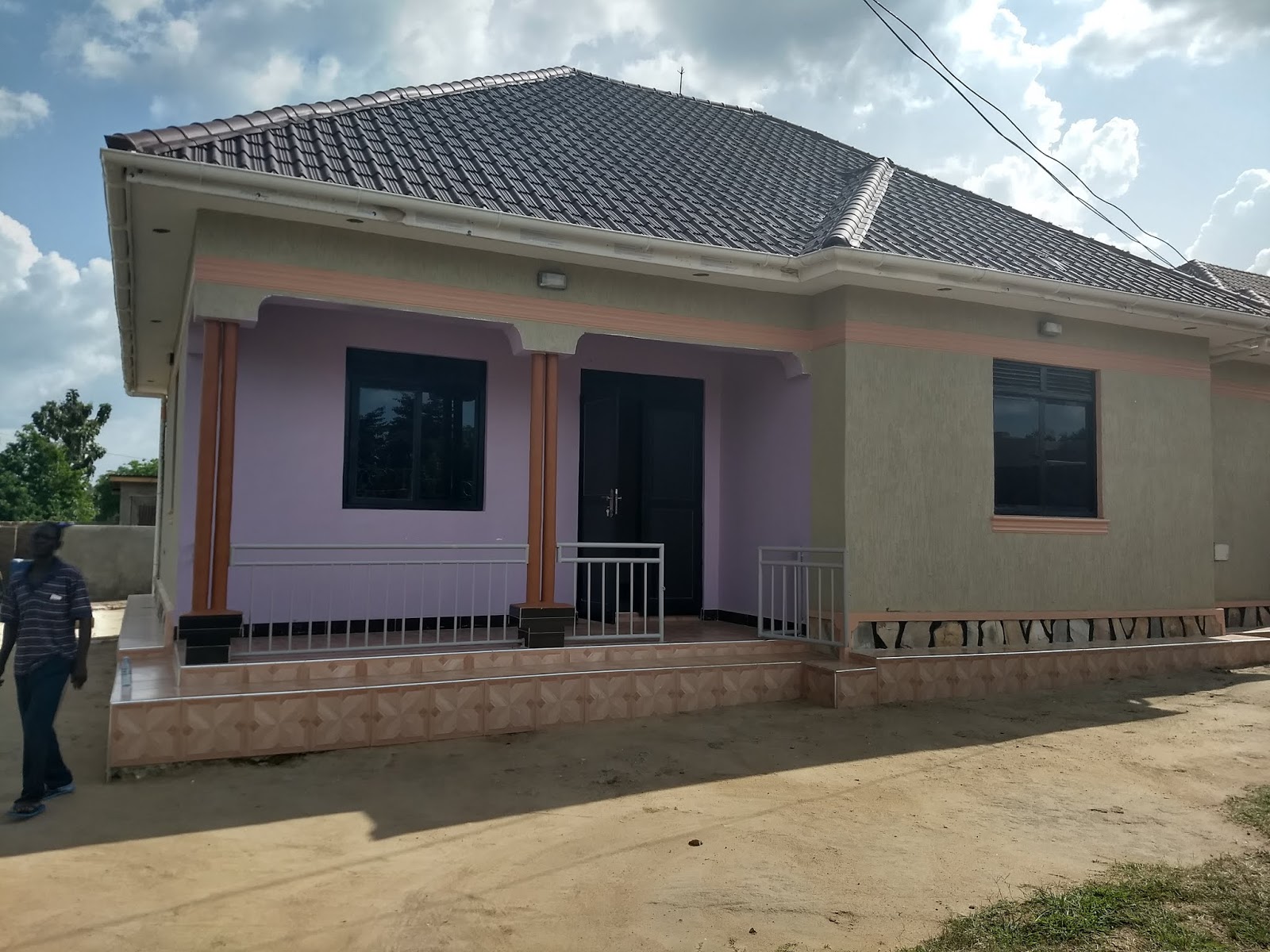 Fader 7 in Uganda: House Hunters - Ugandan Style