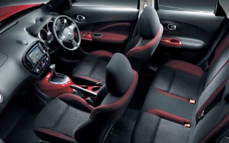 NISSAN MAKASSAR : NISSAN JUKE RED INTERIOR