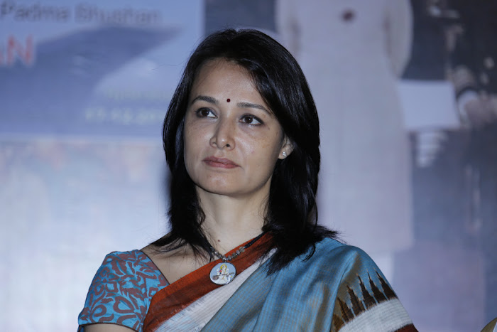 Amala Latest Stills - Your Time Pass Dot Entertainment Blog