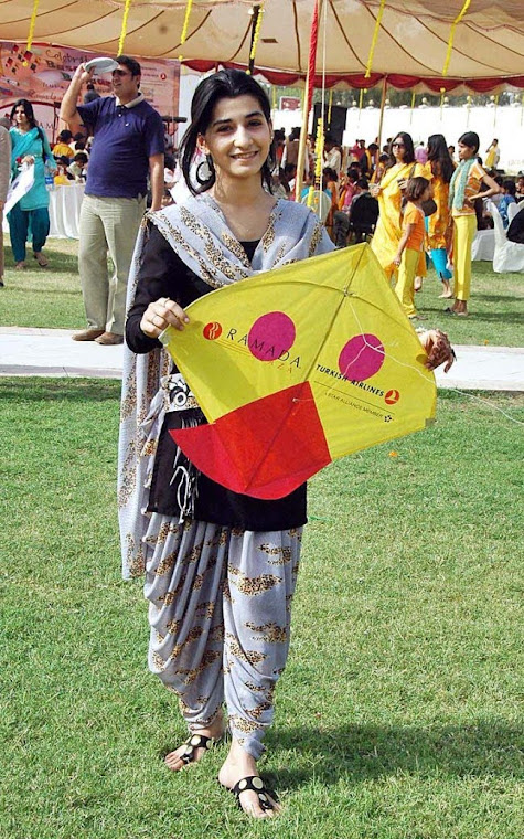 it's all about pakistan: nargis- ringa ringa latest pakistani mujra 2011