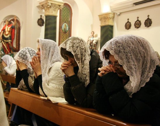 Cordialiter, blog di spiritualità cristiana: Le donne con il velo in chiesa