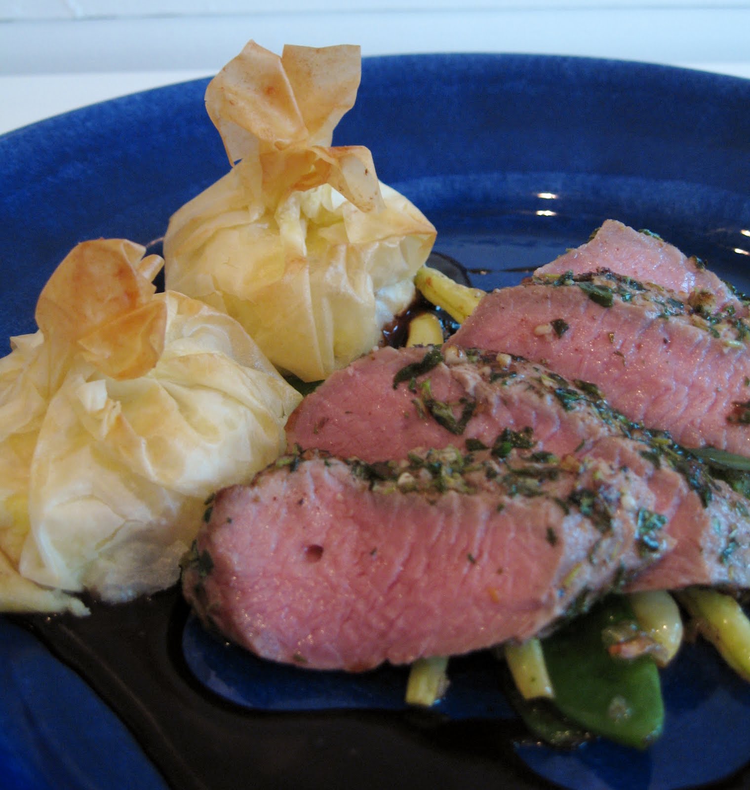 Smått & gott: Lammytterfilé med potatispaket och rödvinsreduktion