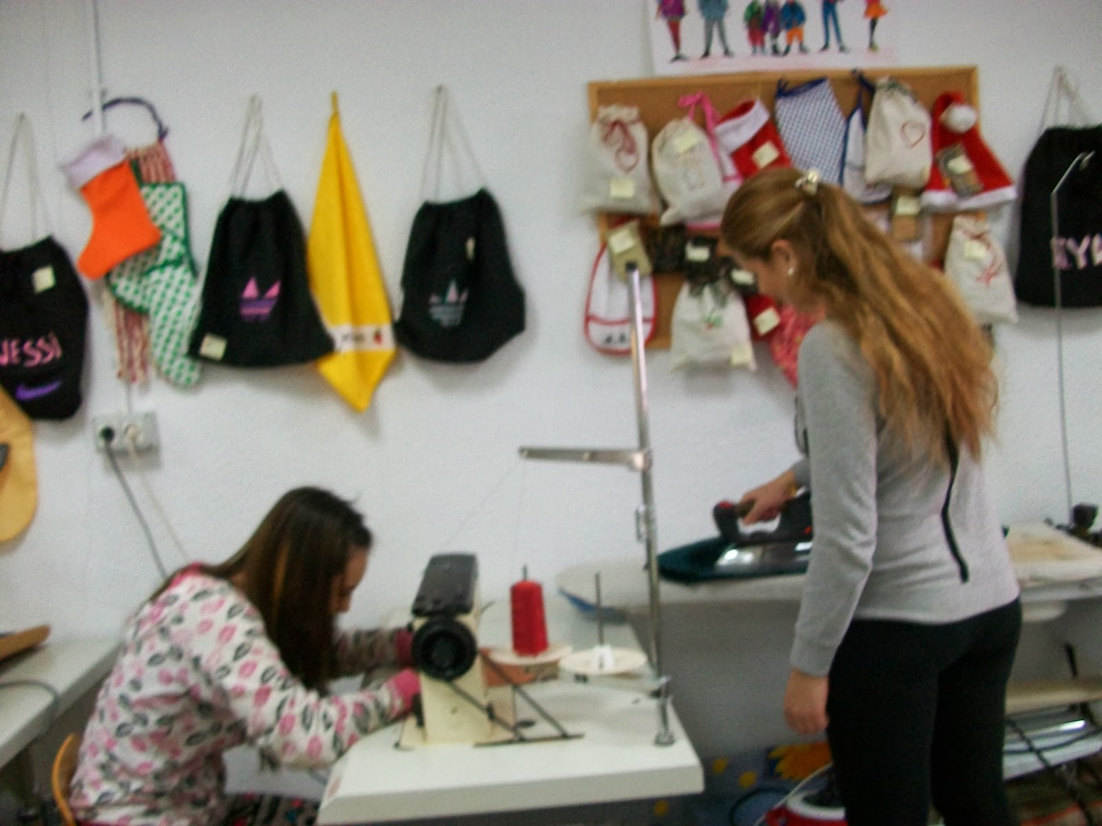 ACE Leganés: @ El taller de Moda y Confección.