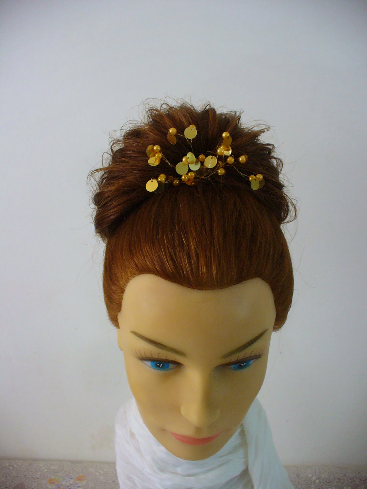 Freze, tunsori si coafuri moderne: Freze cu coc simplu - Coafura simpla ...