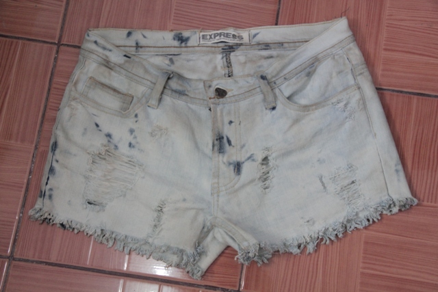fun&oblivious ♥: DIY Distressed Shorts + How to Bleach A Pair of Shorts