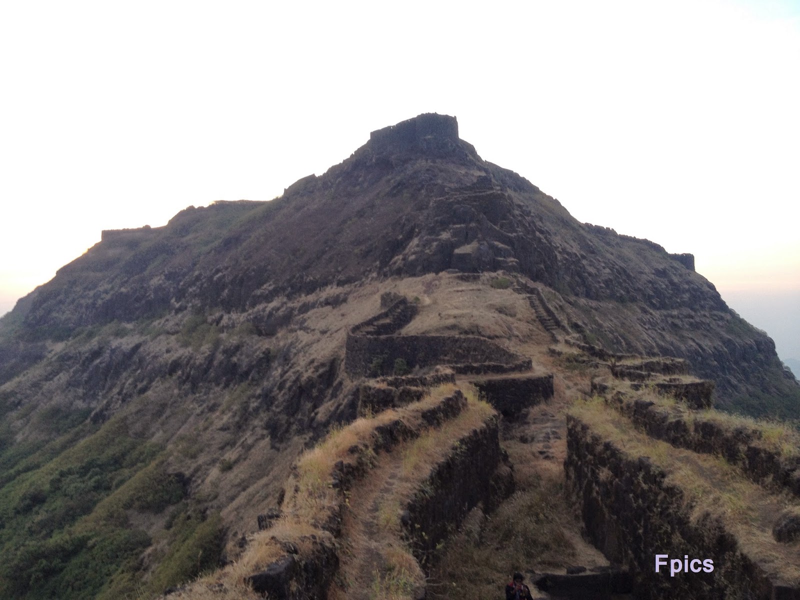 SOUTH INDIA TOURISM: TORNA FORT / LARGEST FORT IN PUNE / THE FIRST FORT ...