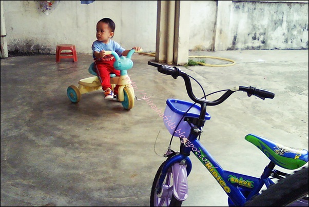 Gambar Budak Naik Basikal