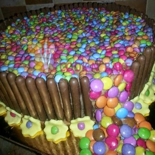 Family Crafts and Recipes: Smarties Bucket Cake